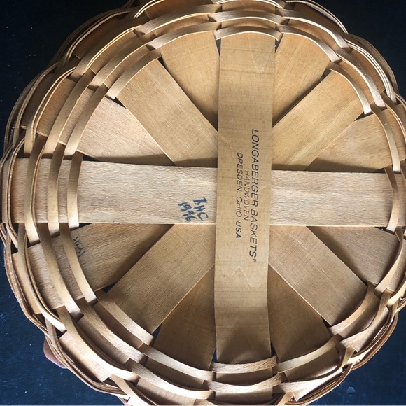 Longaberger | Accents | Longaberger Round Basket With Leather Handles ...
